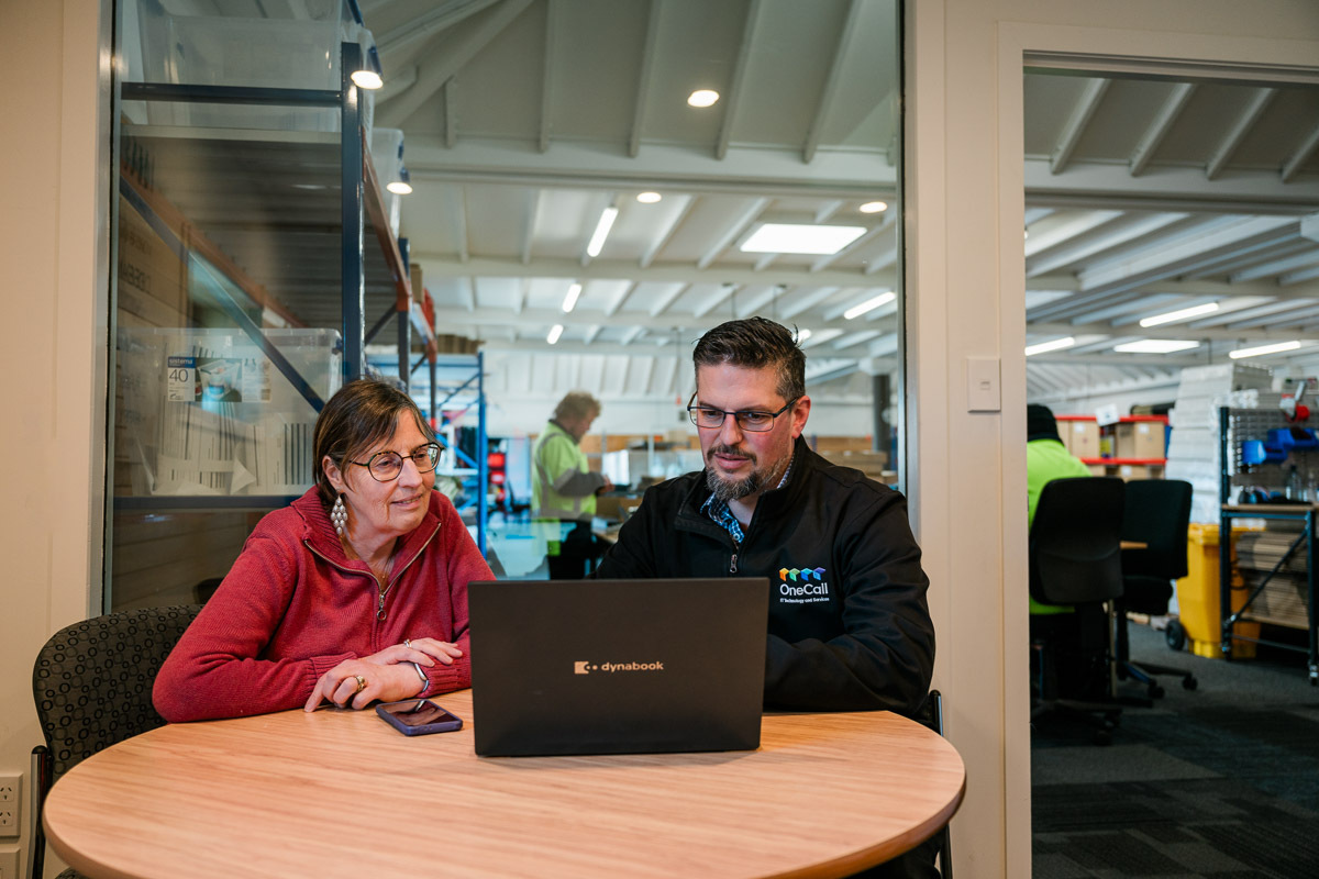 Internal vs Outsourced IT Teams: The Ultimate CIO Dilemma - OneCall NZ ...
